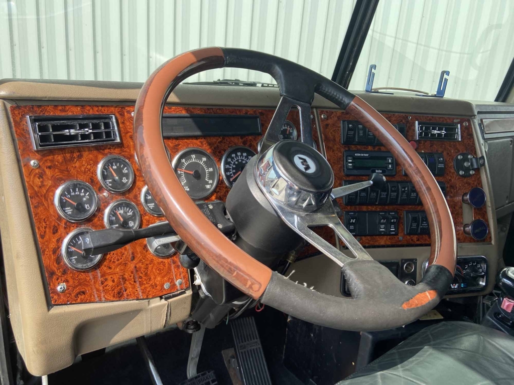 Western Star 4900 Interior